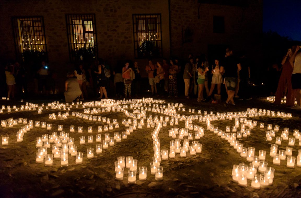 LA MAGIA DE LA LUZ DE LAS VELAS EN PEDRAZA - Chakana News
