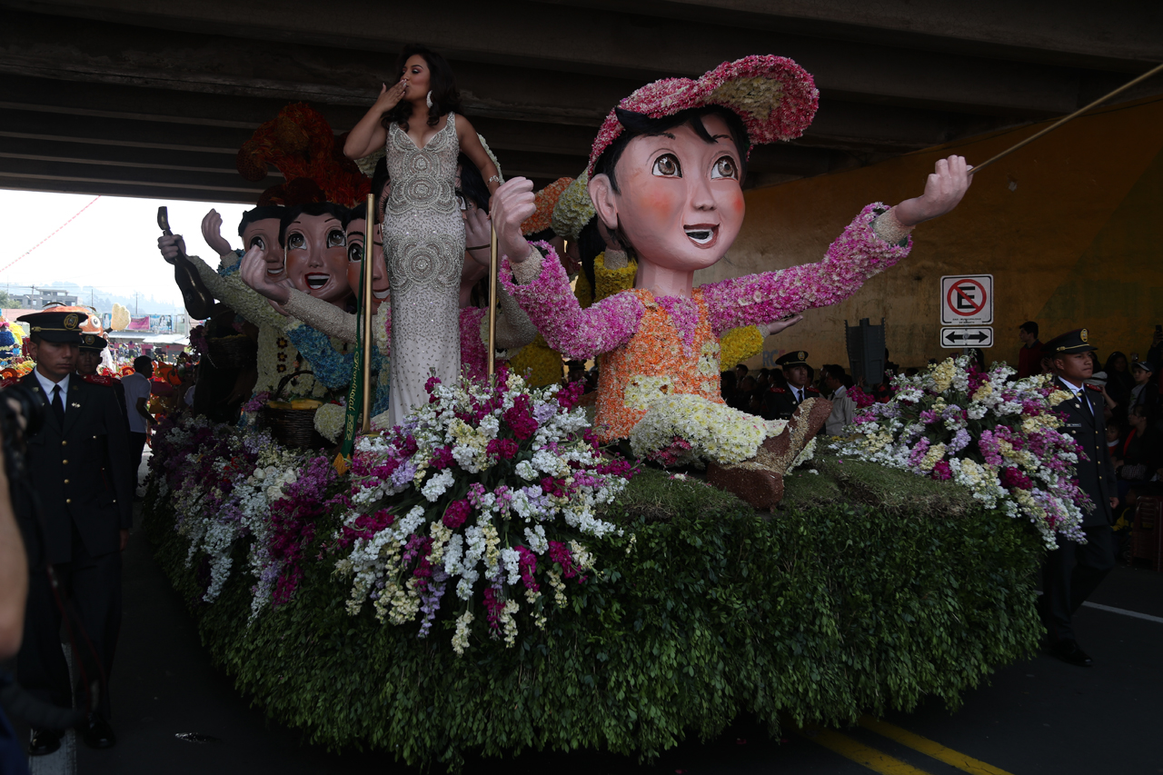 LA FIESTA DE LAS FLORES Y LAS FRUTAS EN EL CARNAVAL DE AMBATO - Chakana ...