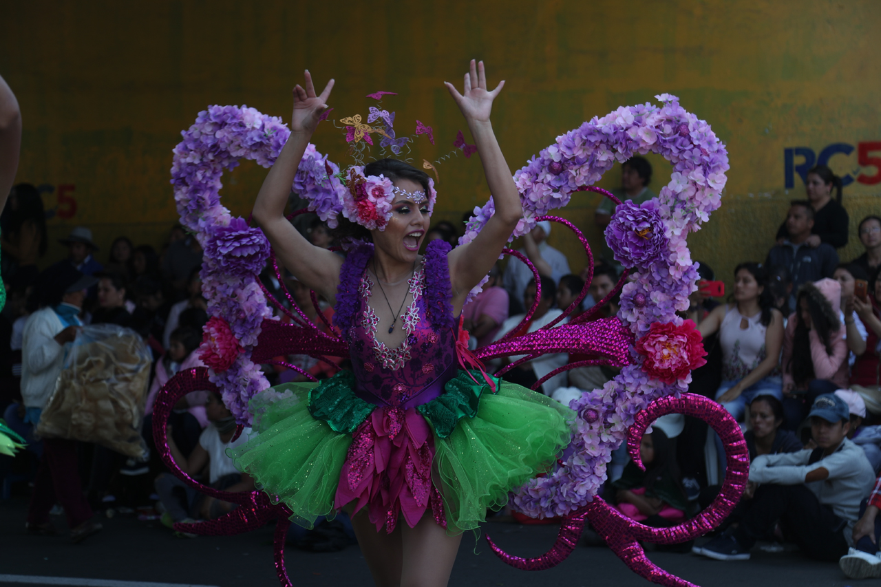 LA FIESTA DE LAS FLORES Y LAS FRUTAS EN EL CARNAVAL DE AMBATO - Chakana ...